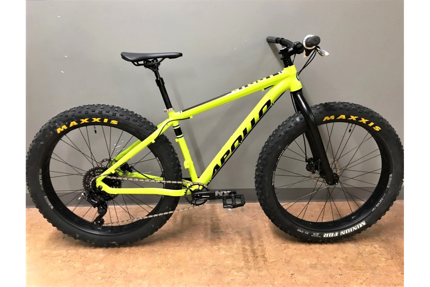 USED Apollo Medium fatbike Revolution Cycle